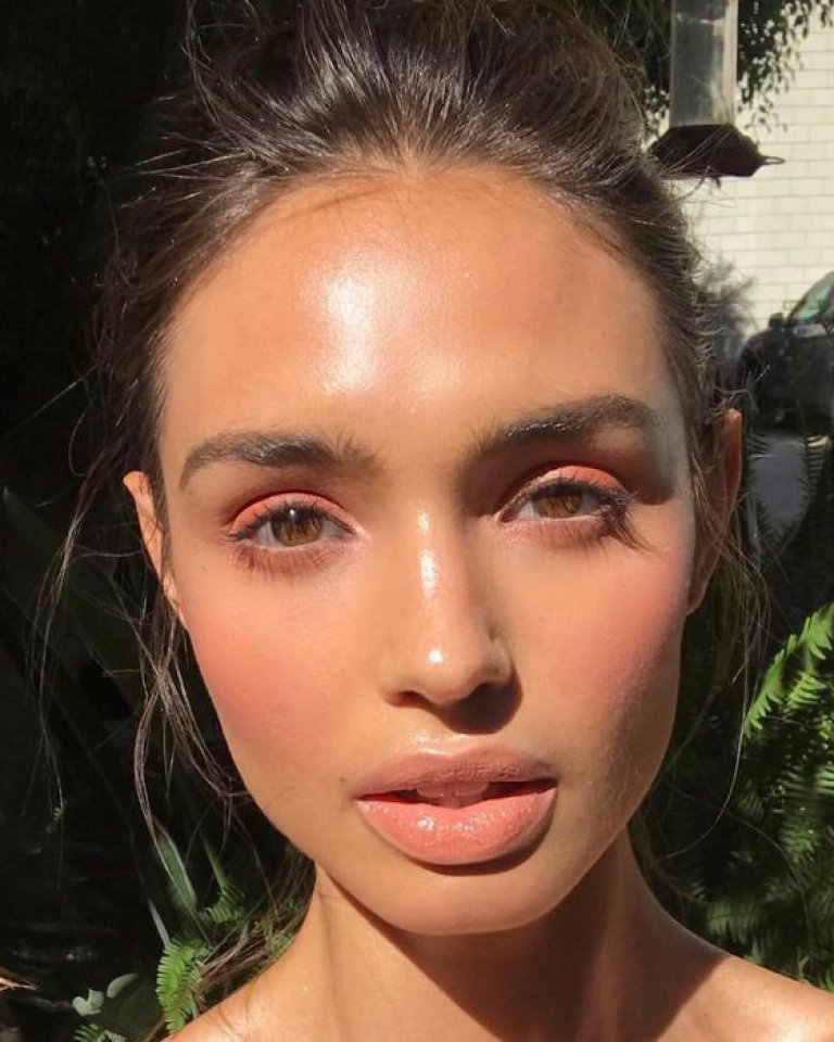 4 Monochromatic Makeup Looks for 2022! | CelebrityStyleGuide